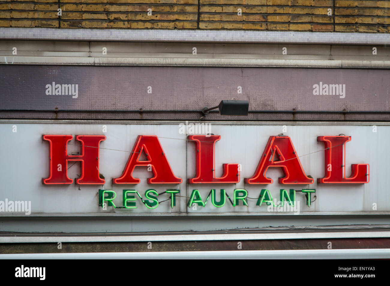 Halal sign hi-res stock photography and images - Alamy