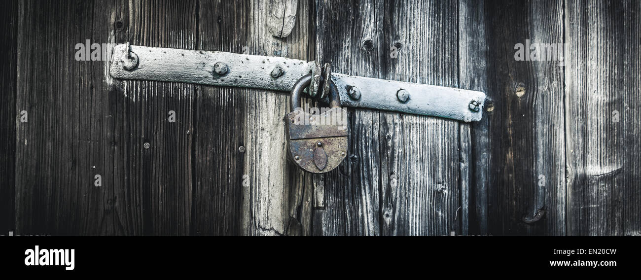 Corroded lock hi-res stock photography and images - Alamy