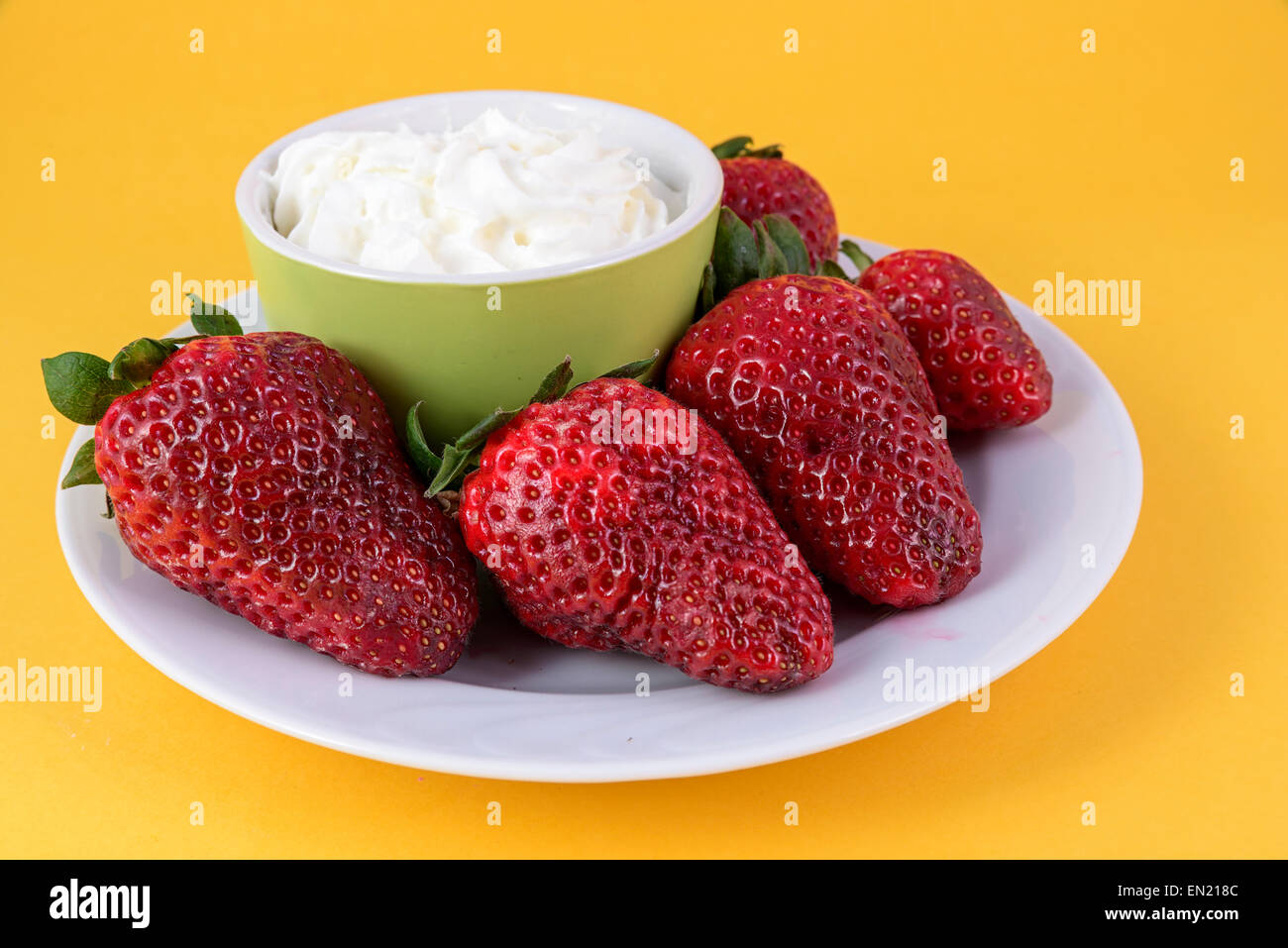Strawberry and cream hi-res stock photography and images - Alamy