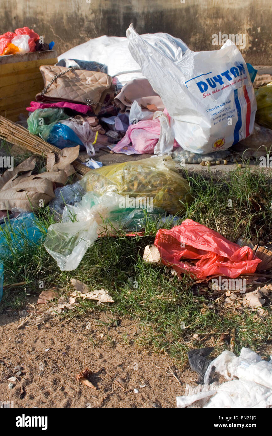 Trash pile hi-res stock photography and images - Alamy