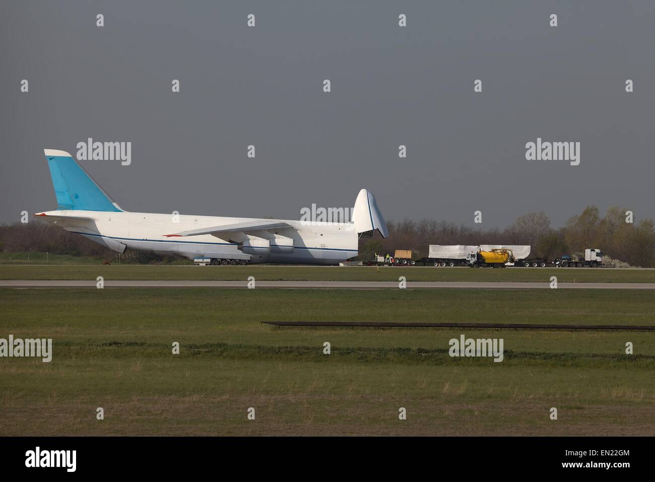 Antonov cargo plane hi-res stock photography and images - Alamy