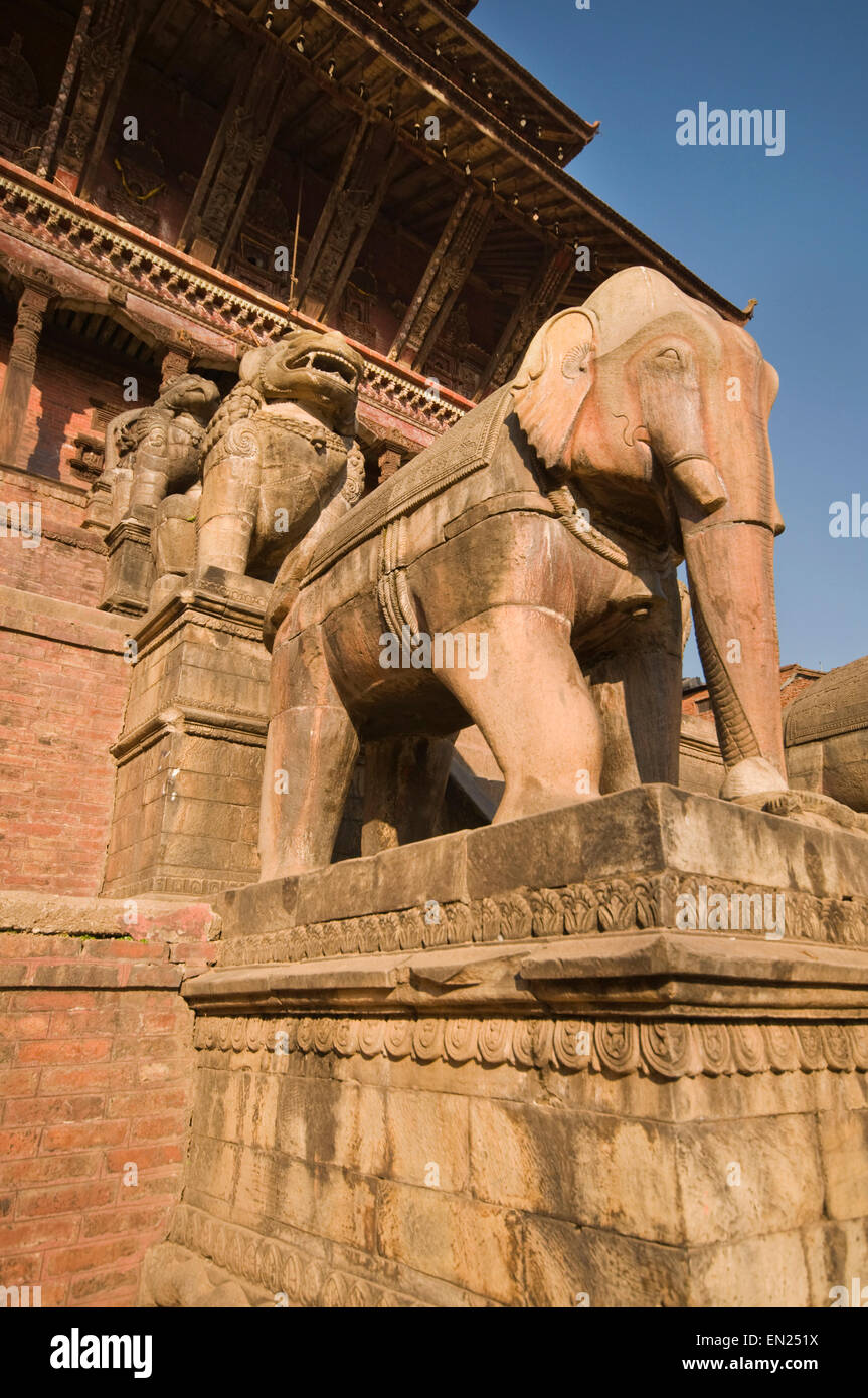 NEPAL, Kathmandu, Bhaktapur, Taumadhi Tole, Nyatapola Hindu Temple ...