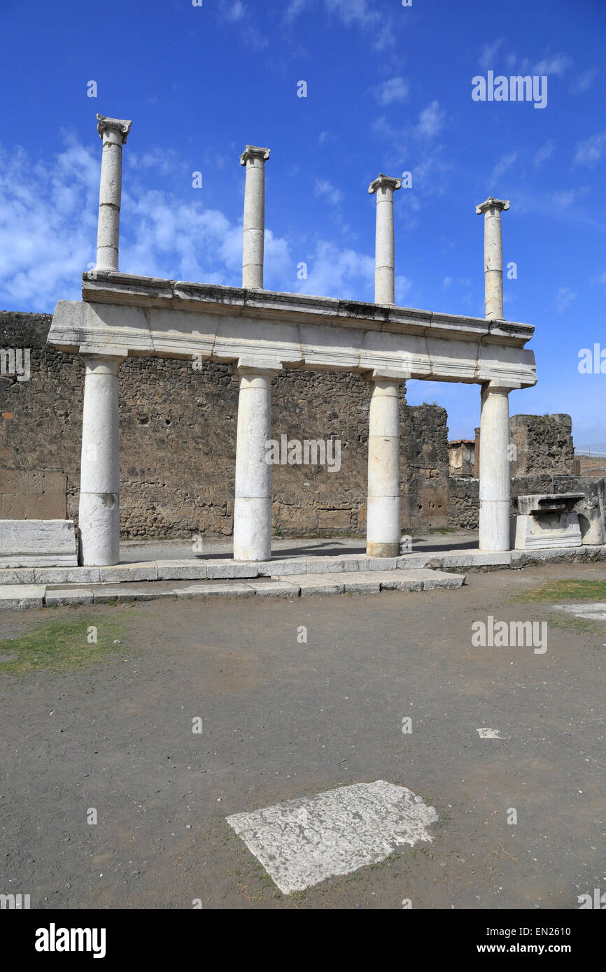 Pompeii forum hi-res stock photography and images - Alamy