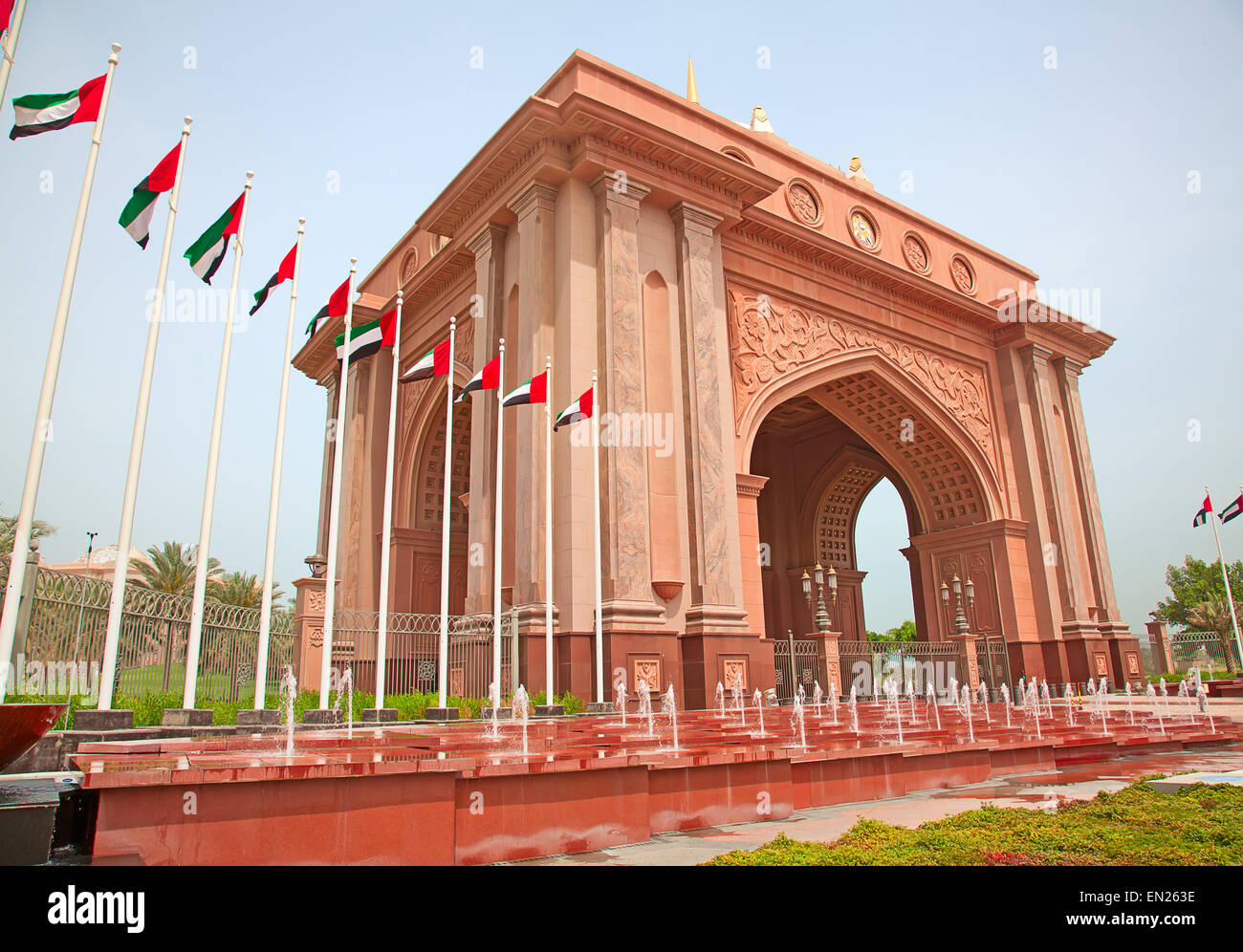 Arabic ornate door uae hi-res stock photography and images - Alamy