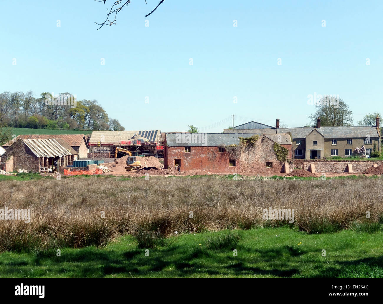 Old farm buildings uk hi-res stock photography and images - Alamy
