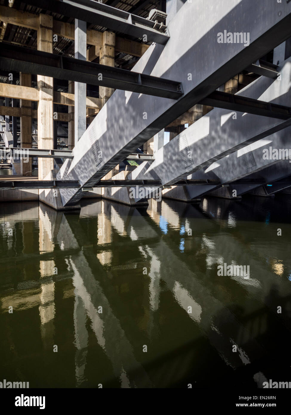 Structure beams columns hi-res stock photography and images - Alamy