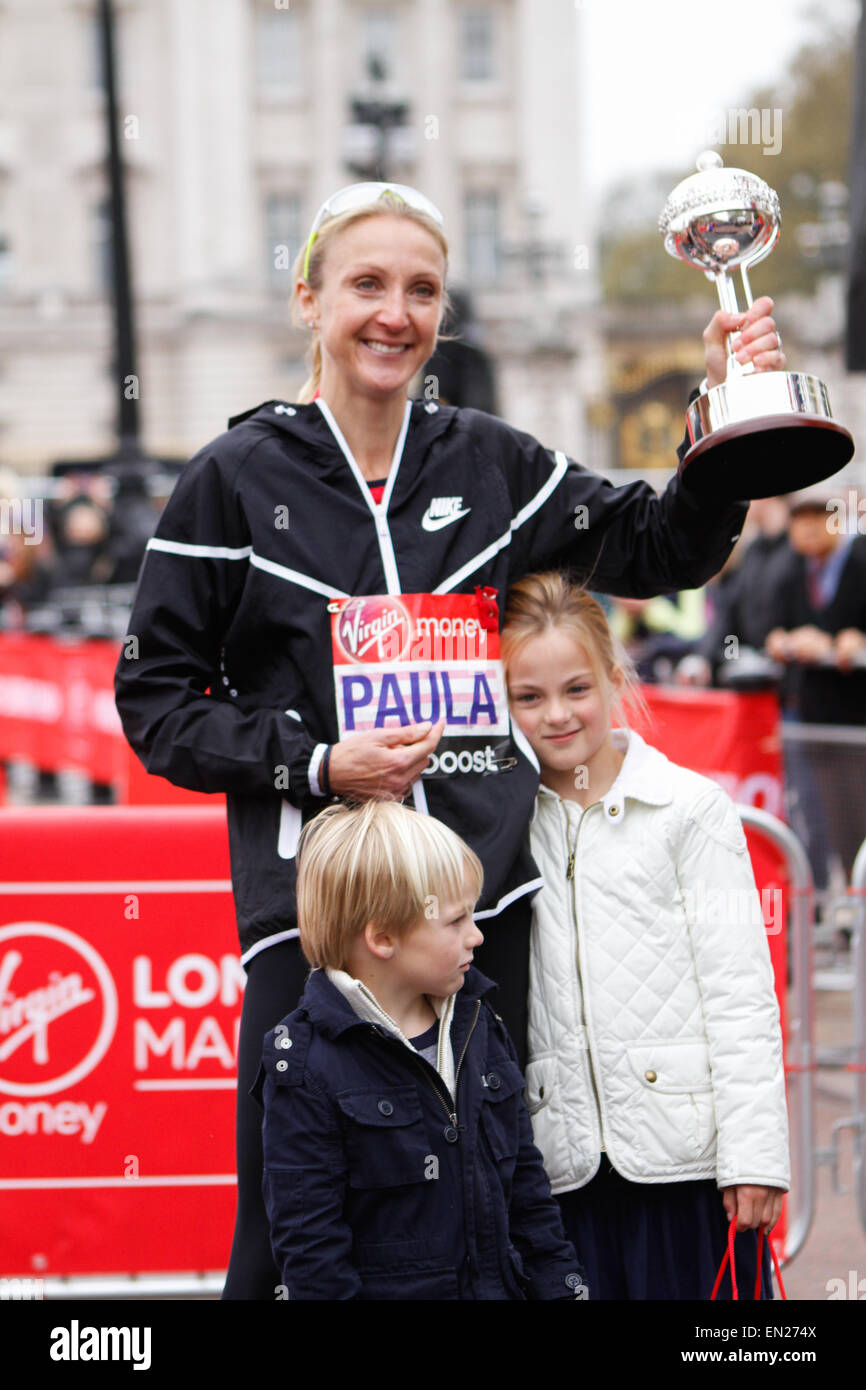London, UK. 26th April 2015. Paula Radcliffe and her children as she ...