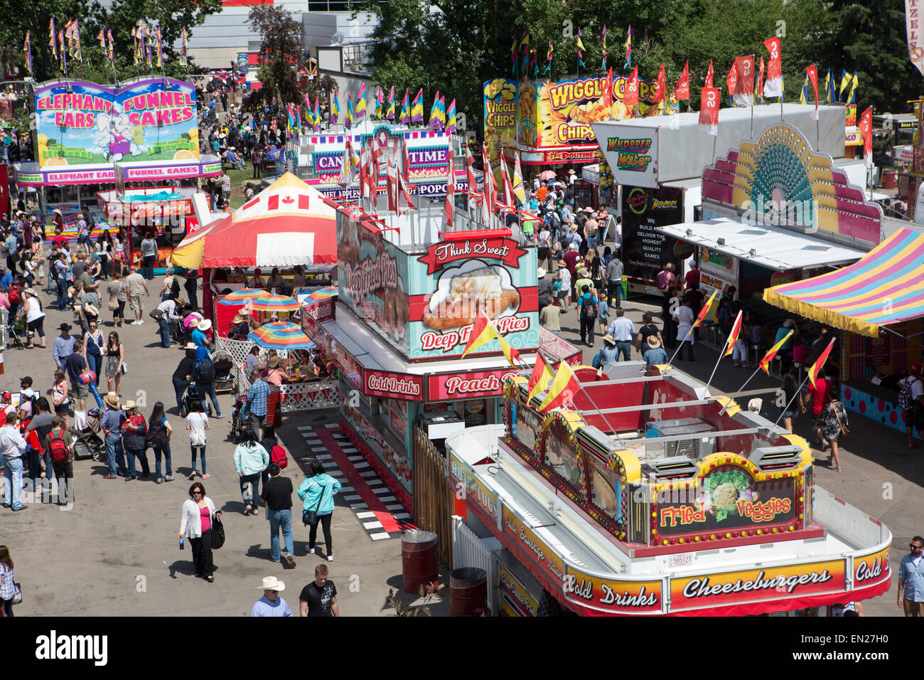 People crowd stall outdoor event show hi-res stock photography and ...