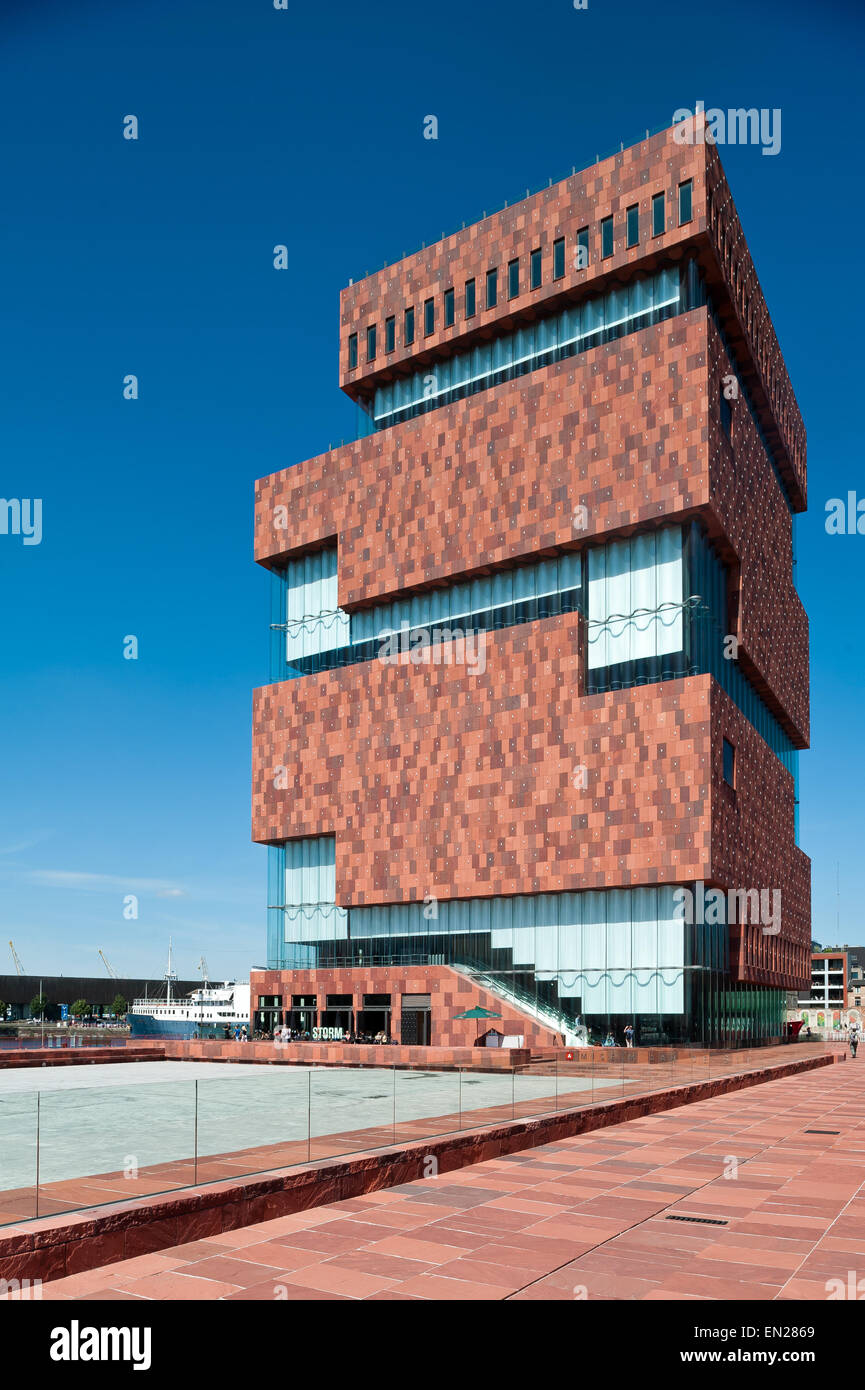 Full height hi-res stock photography and images - Alamy