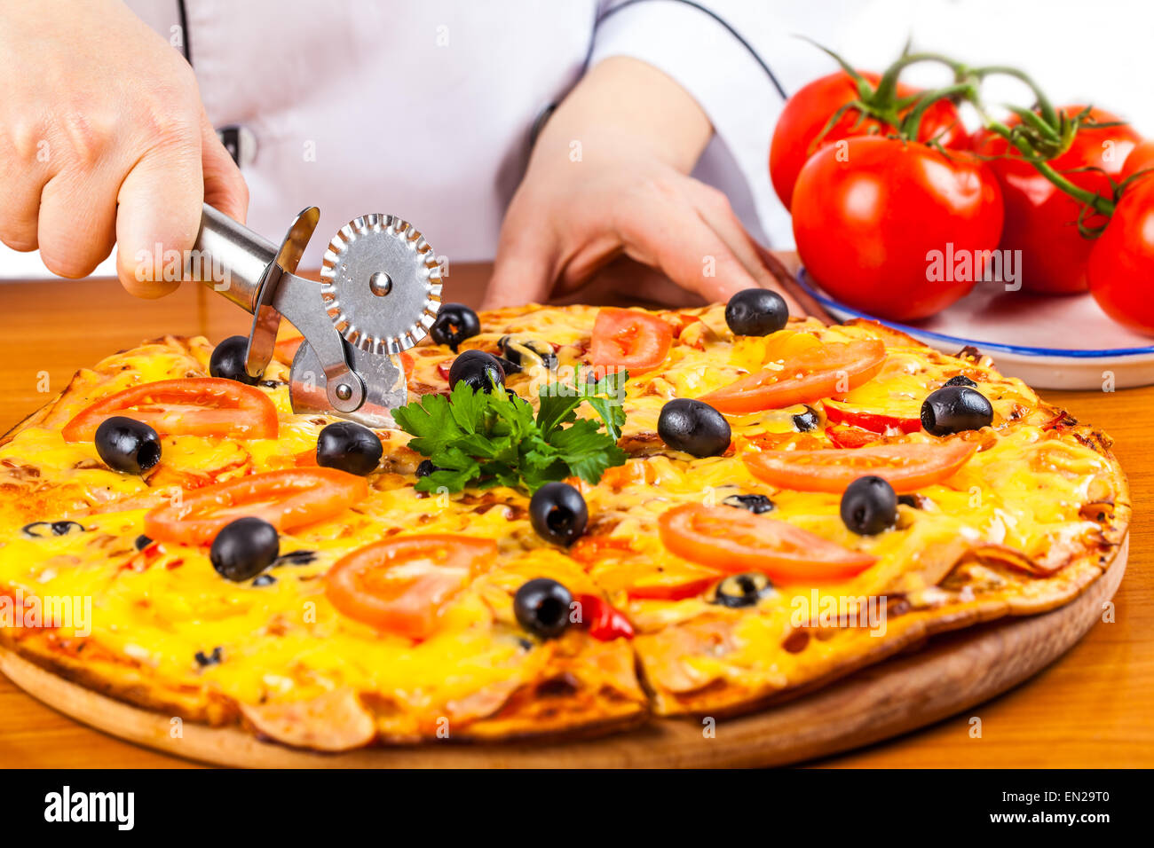 chef knife cuts fresh hot vegetable pizza Stock Photo - Alamy