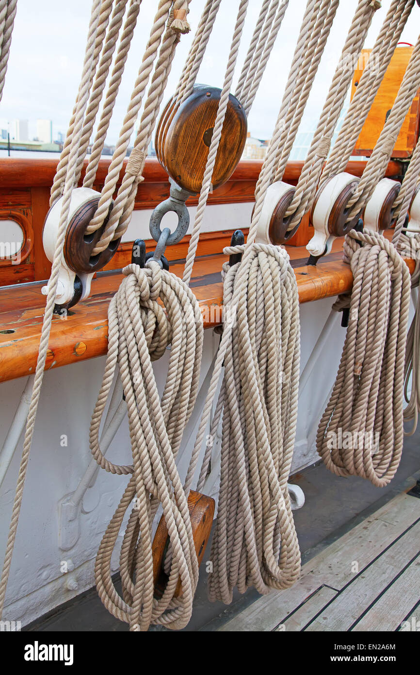 Mast rigging tied moored dock hi-res stock photography and images - Alamy