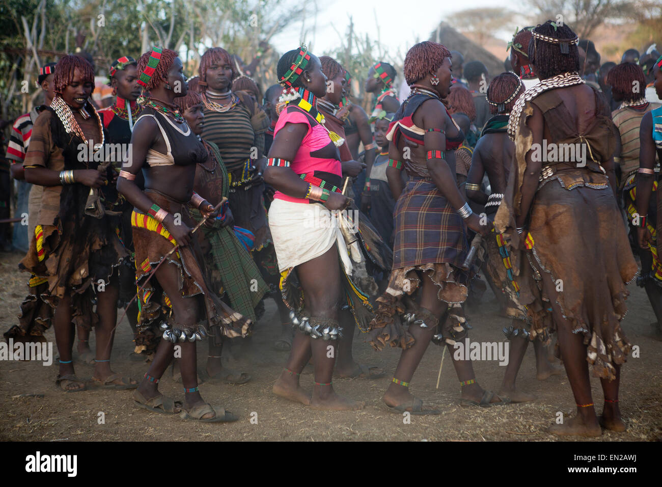 traditional dancing of the hamer tribe Stock Photo - Alamy
