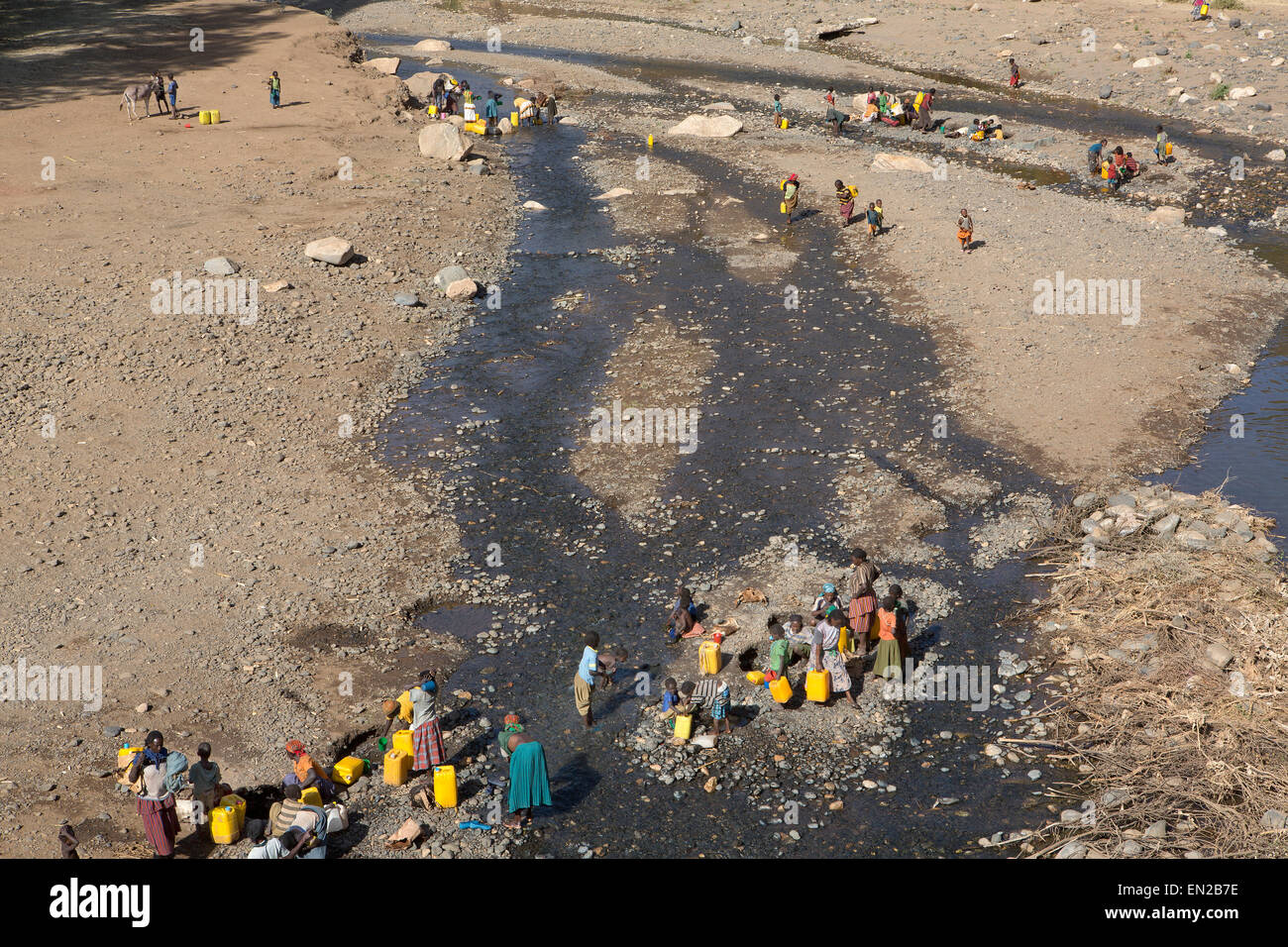 Women Fetching Water High Resolution Stock Photography and Images - Alamy