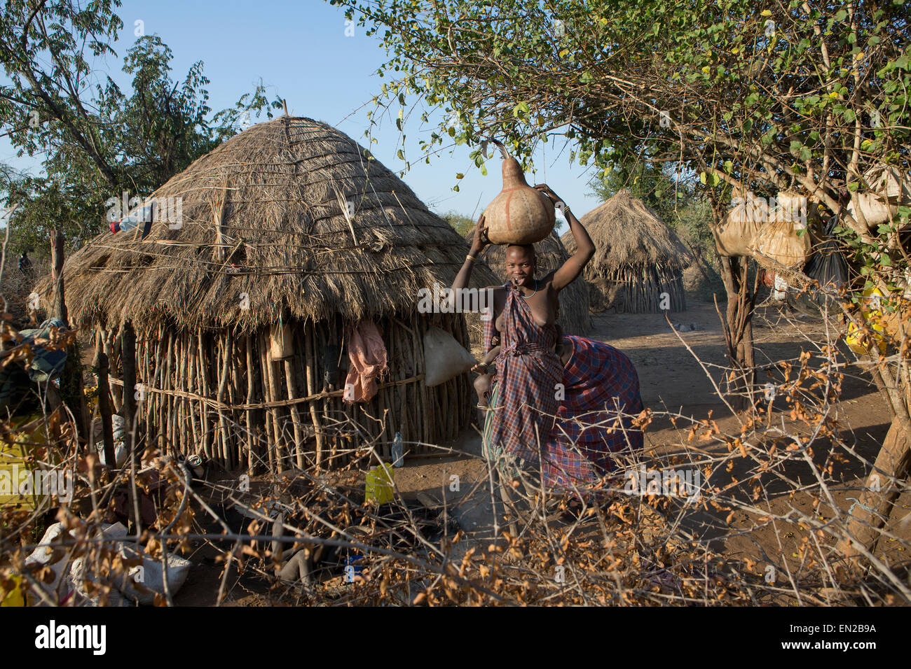 Mursi the mursi village house home hi-res stock photography and images ...