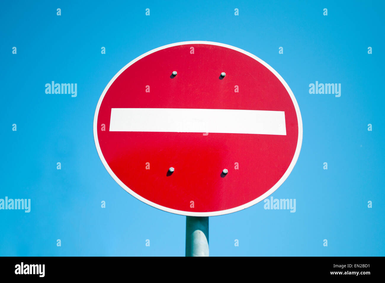 Red circular no entry sign hi-res stock photography and images - Alamy