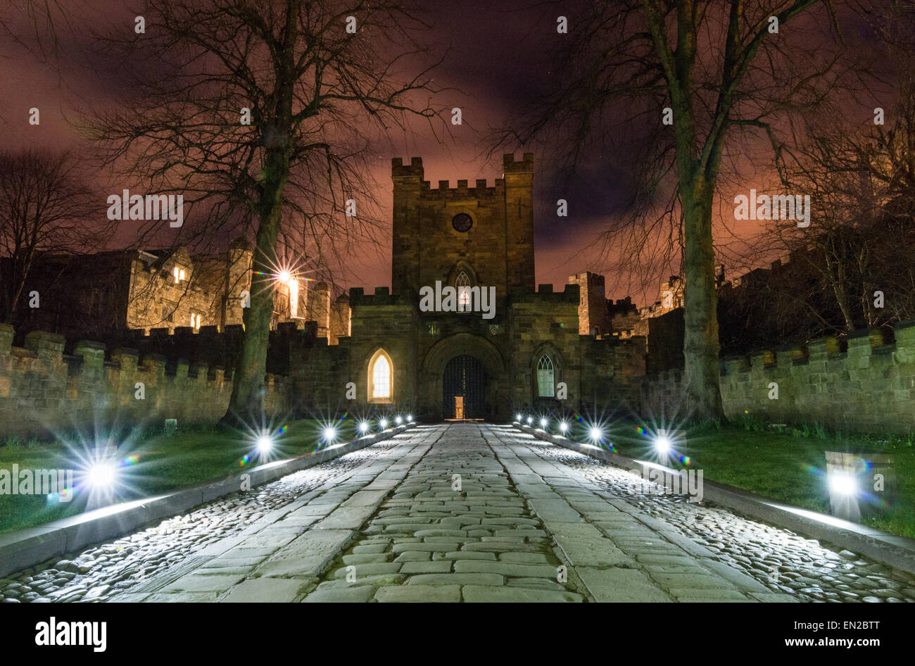 Entrance gate durham castle hi-res stock photography and images - Alamy