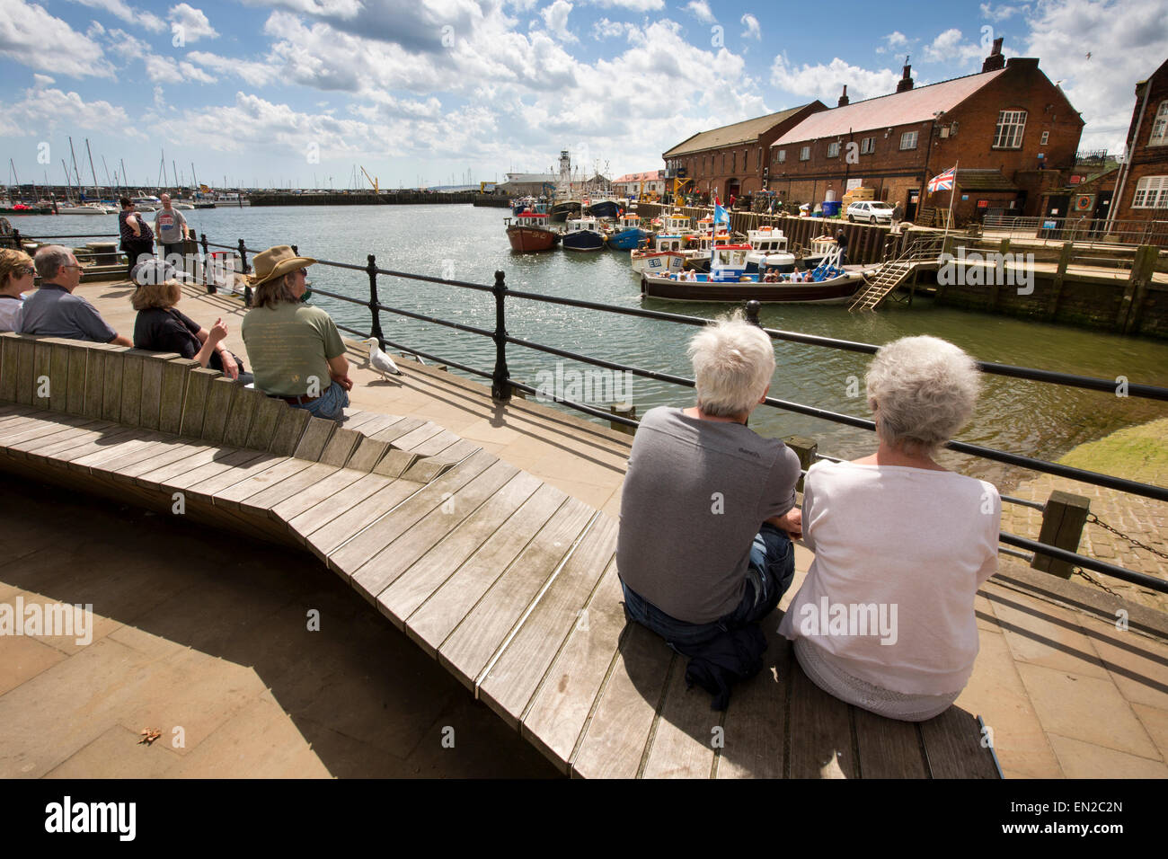 UK, England, Yorkshire, Scarborough, Sandside, visitors enjoying view ...