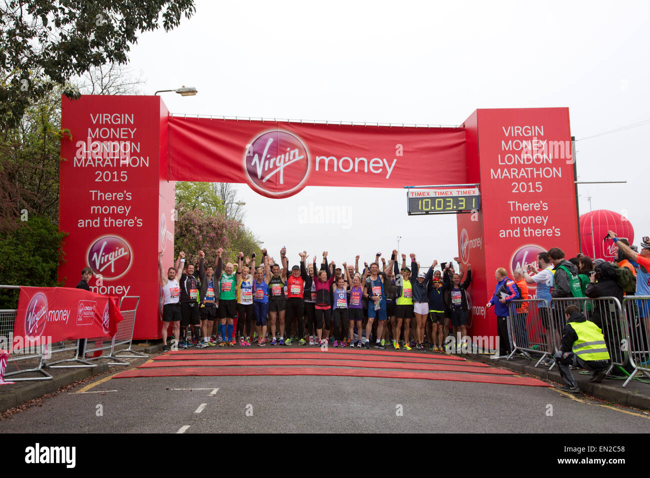 The London Marathon 2015 Green Start Line celebrities & fun runners ...