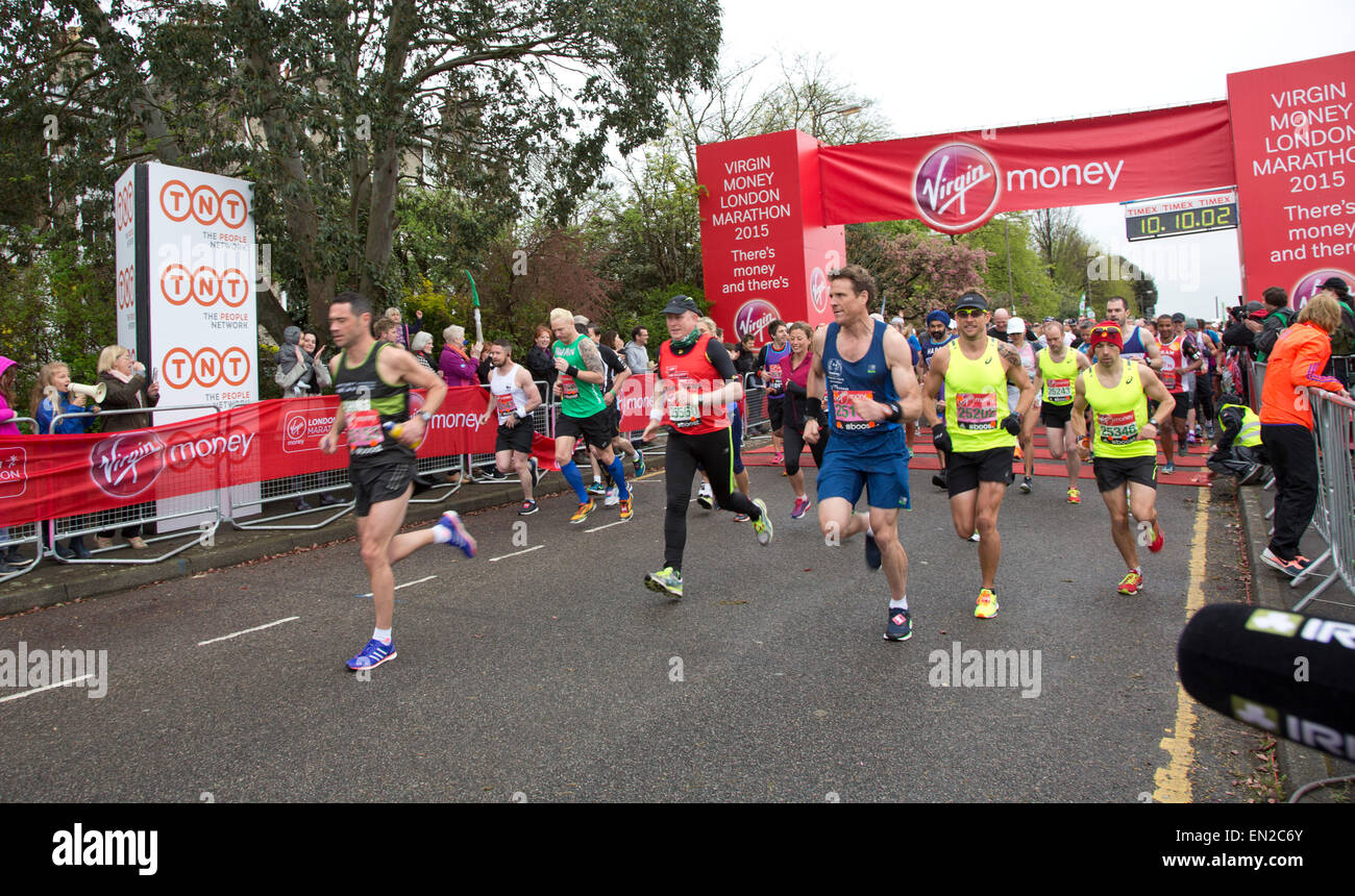 The London Marathon 2015 Green Start Line celebrities & fun runners ...
