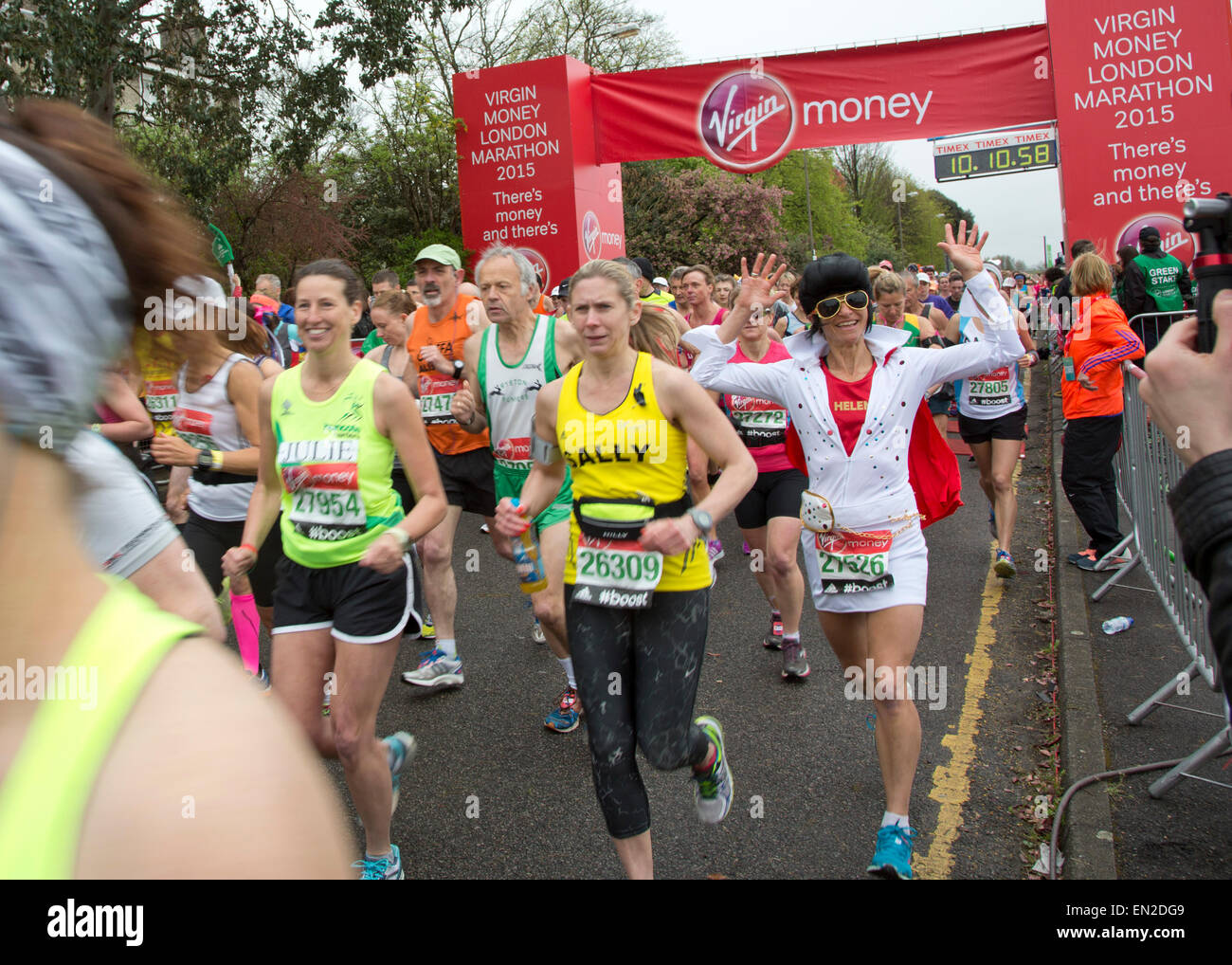 The London Marathon 2015 Green Start Line Celebs and fun runners Stock ...