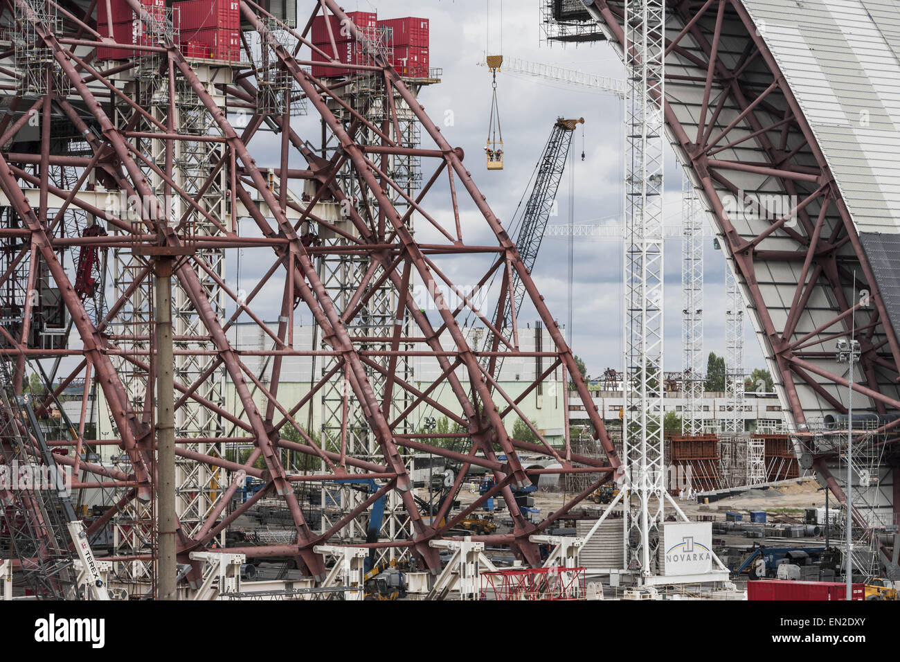 Chernobyl, Ukraine. 29th Aug, 2014. Complex installation of the works ...