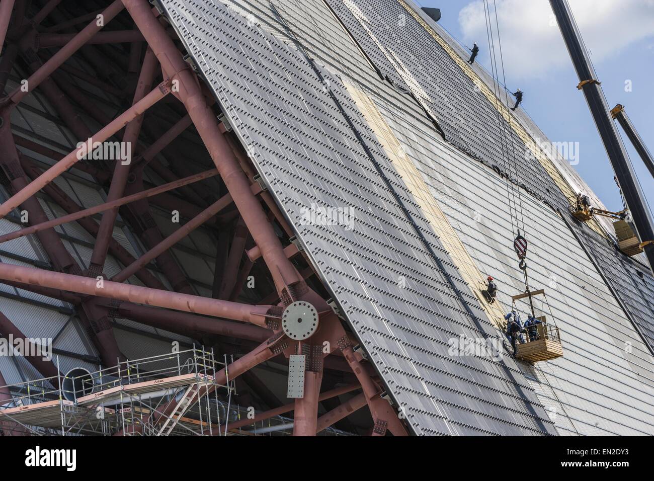 Chernobyl, Ukraine. 26th Aug, 2014. Workers in the roof of the New Safe ...