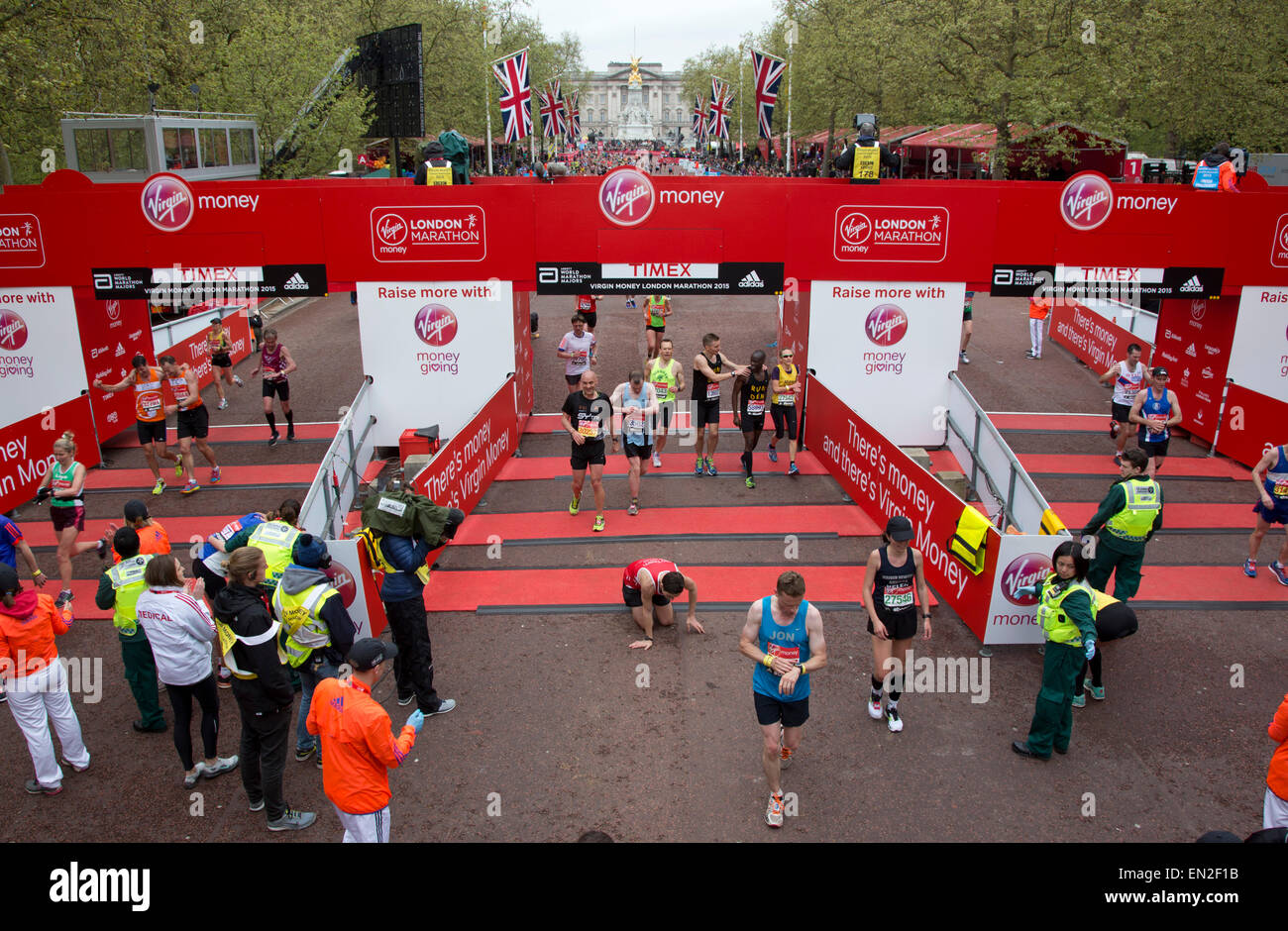 The London Marathon finish line at the mall 2015 Stock Photo - Alamy
