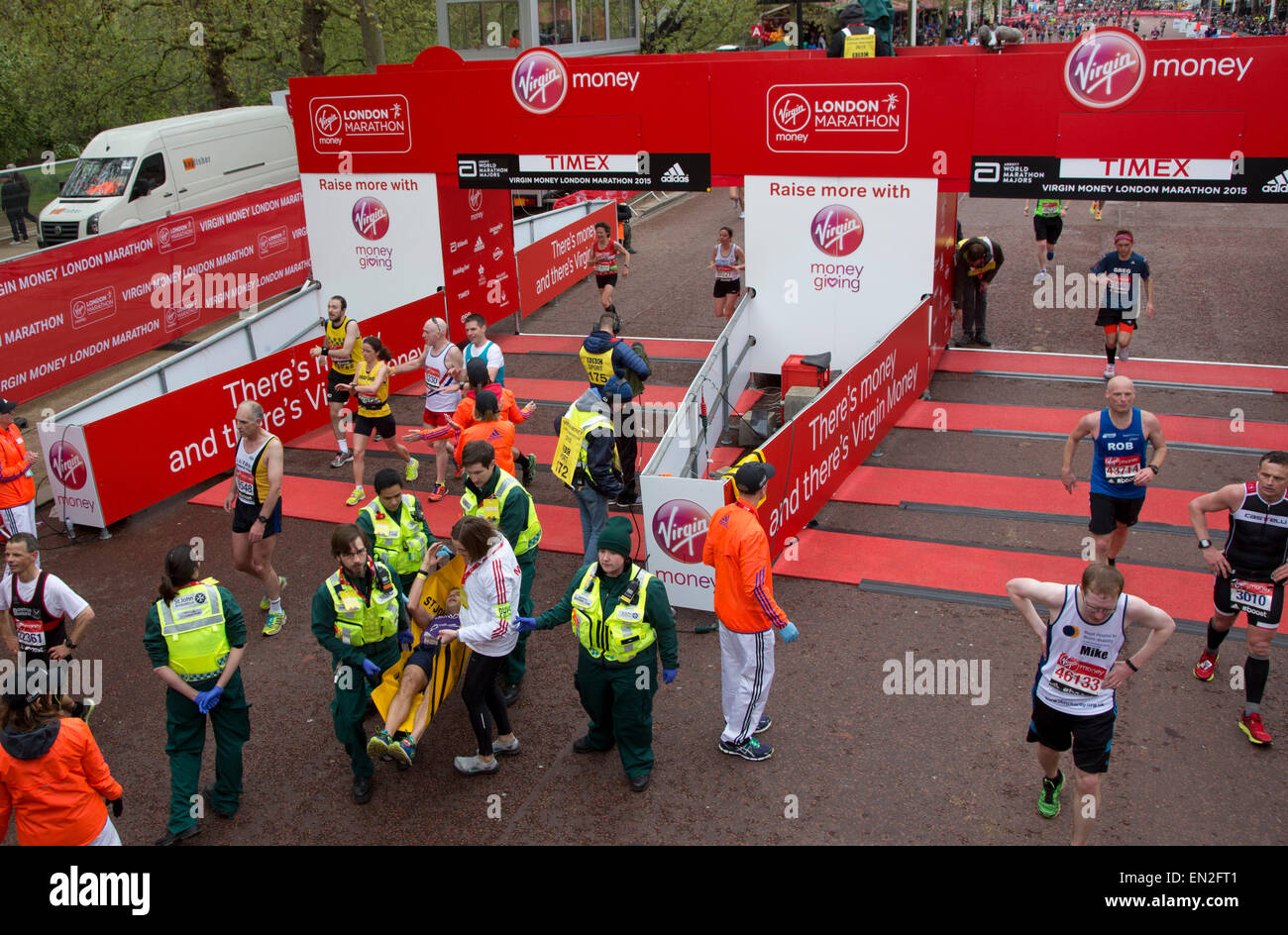 London marathon finish hi-res stock photography and images - Alamy