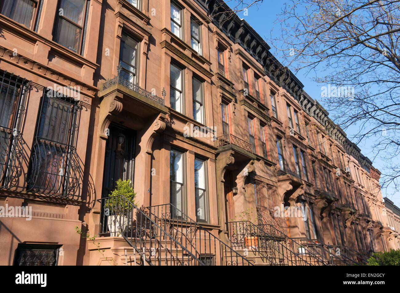 Brownstone houses new york hi-res stock photography and images - Alamy