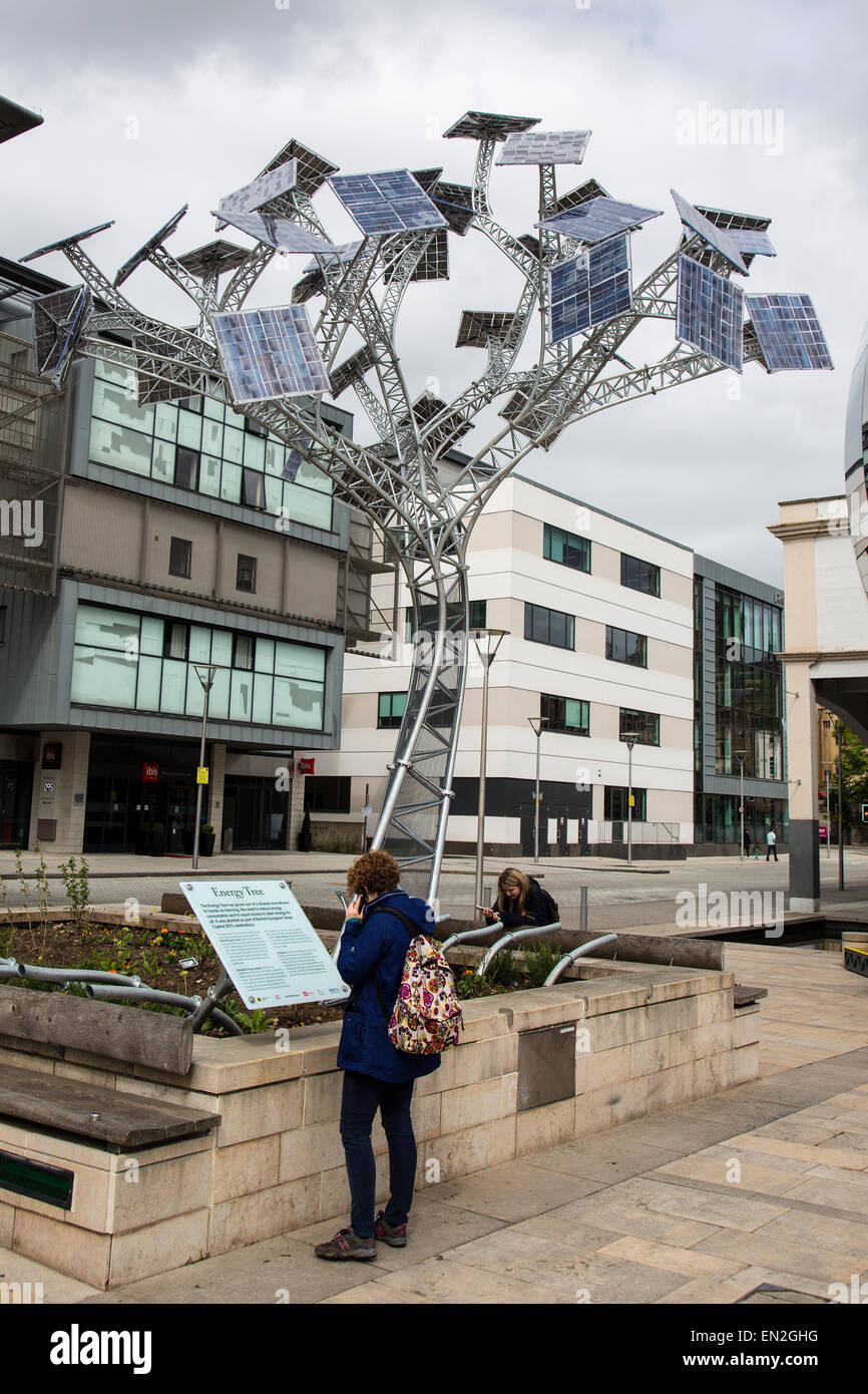 Solar panel tree hi-res stock photography and images - Alamy