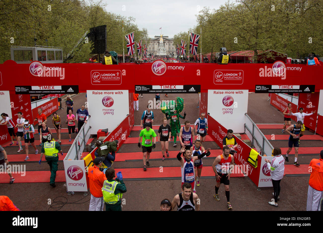 The London Marathon finish line at the mall 2015 Stock Photo - Alamy