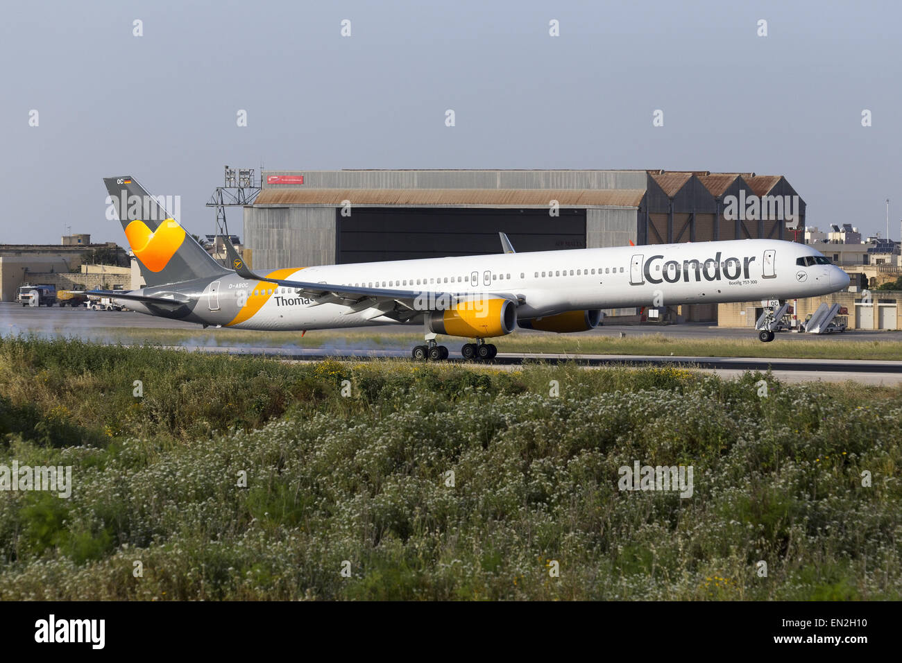 Condor (Thomas Cook) Boeing 757-330 landing in Malta runway 13 ...