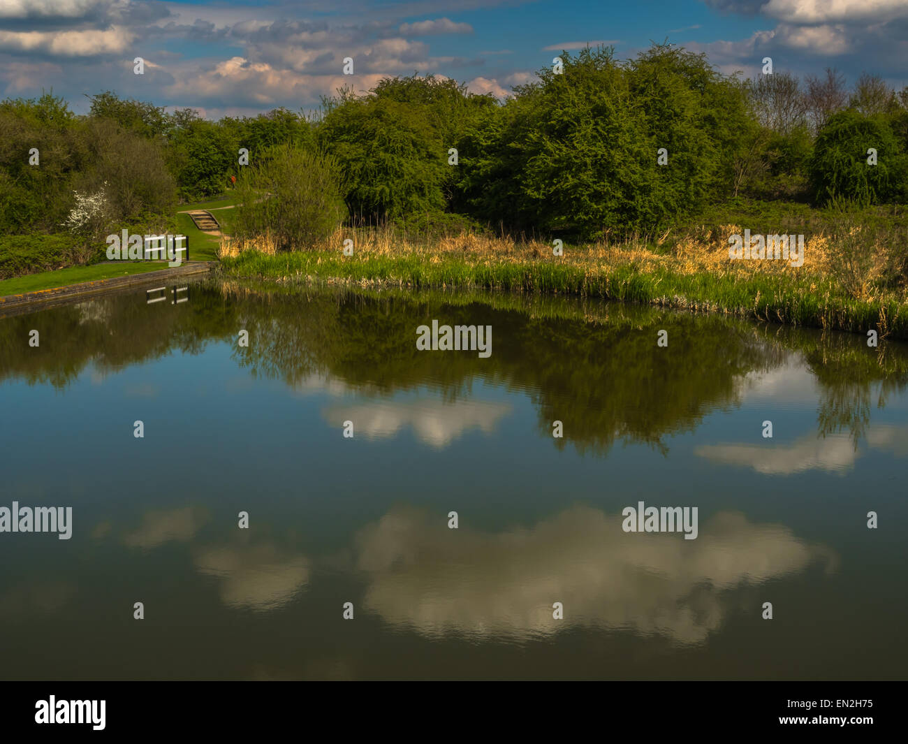Mirror pond hi-res stock photography and images - Alamy