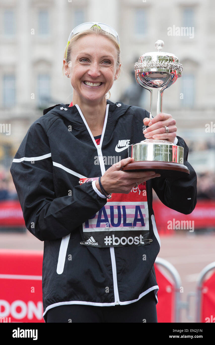 Paula radcliffe 2015 marathon finish hi-res stock photography and ...