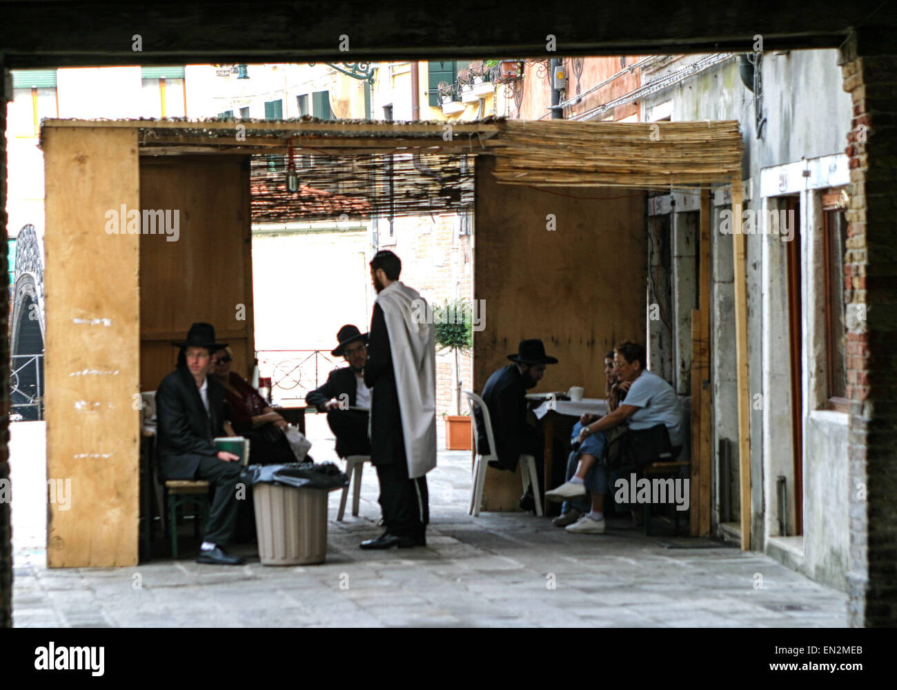 Sukkot booth hi-res stock photography and images - Alamy