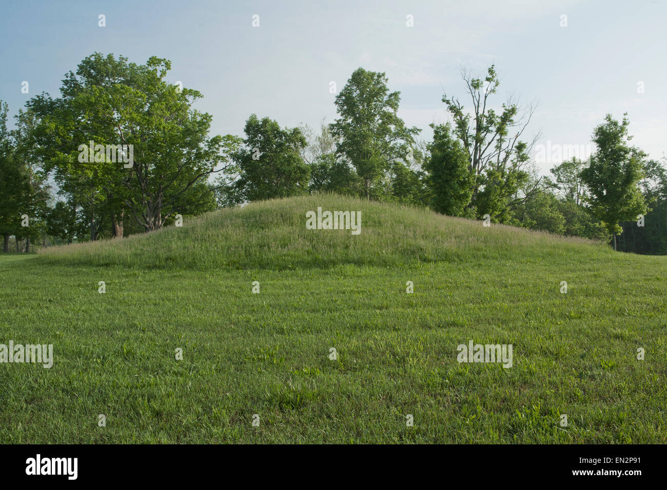 Native american burial mound hi-res stock photography and images - Alamy