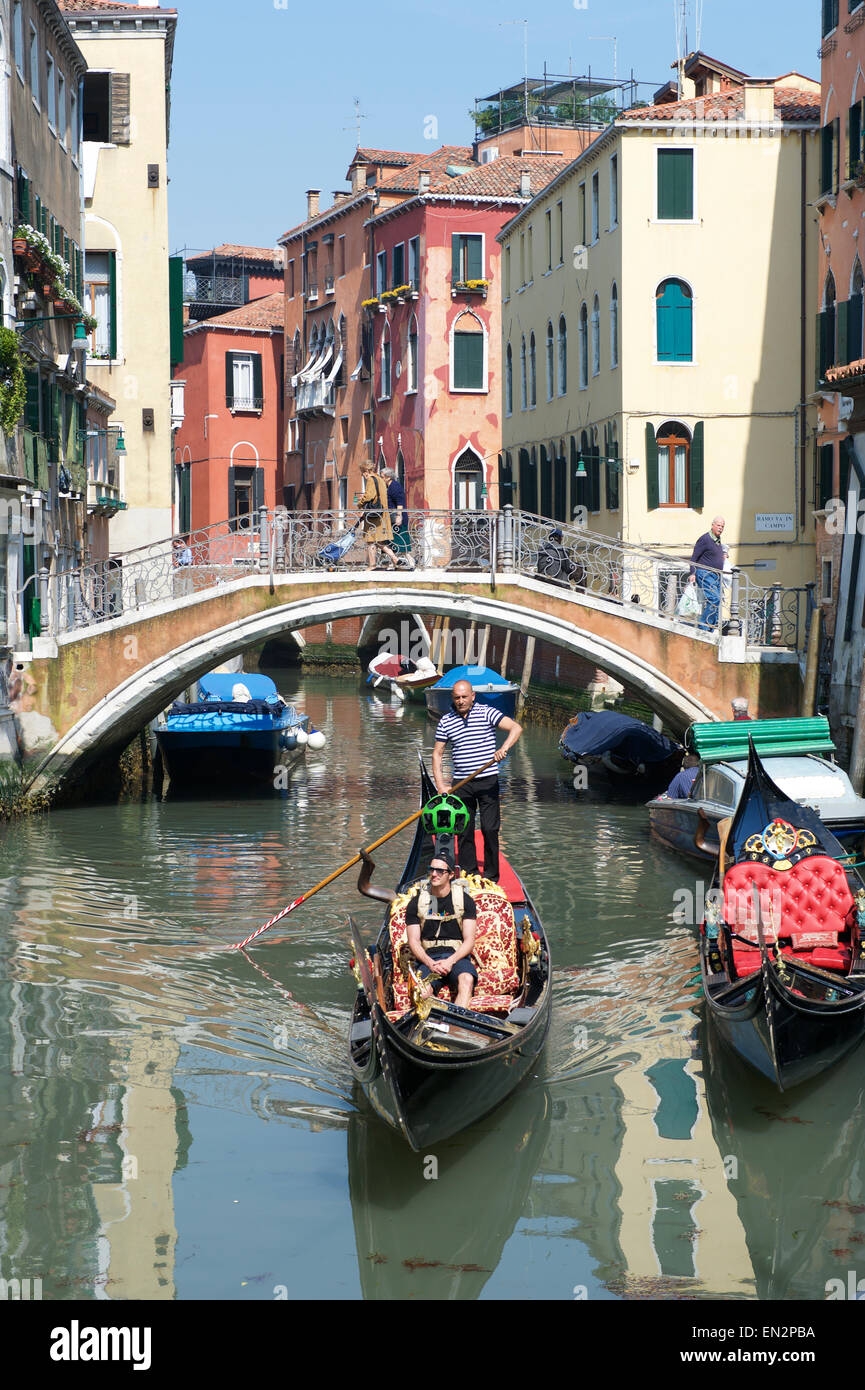 Google gondola hi-res stock photography and images - Alamy