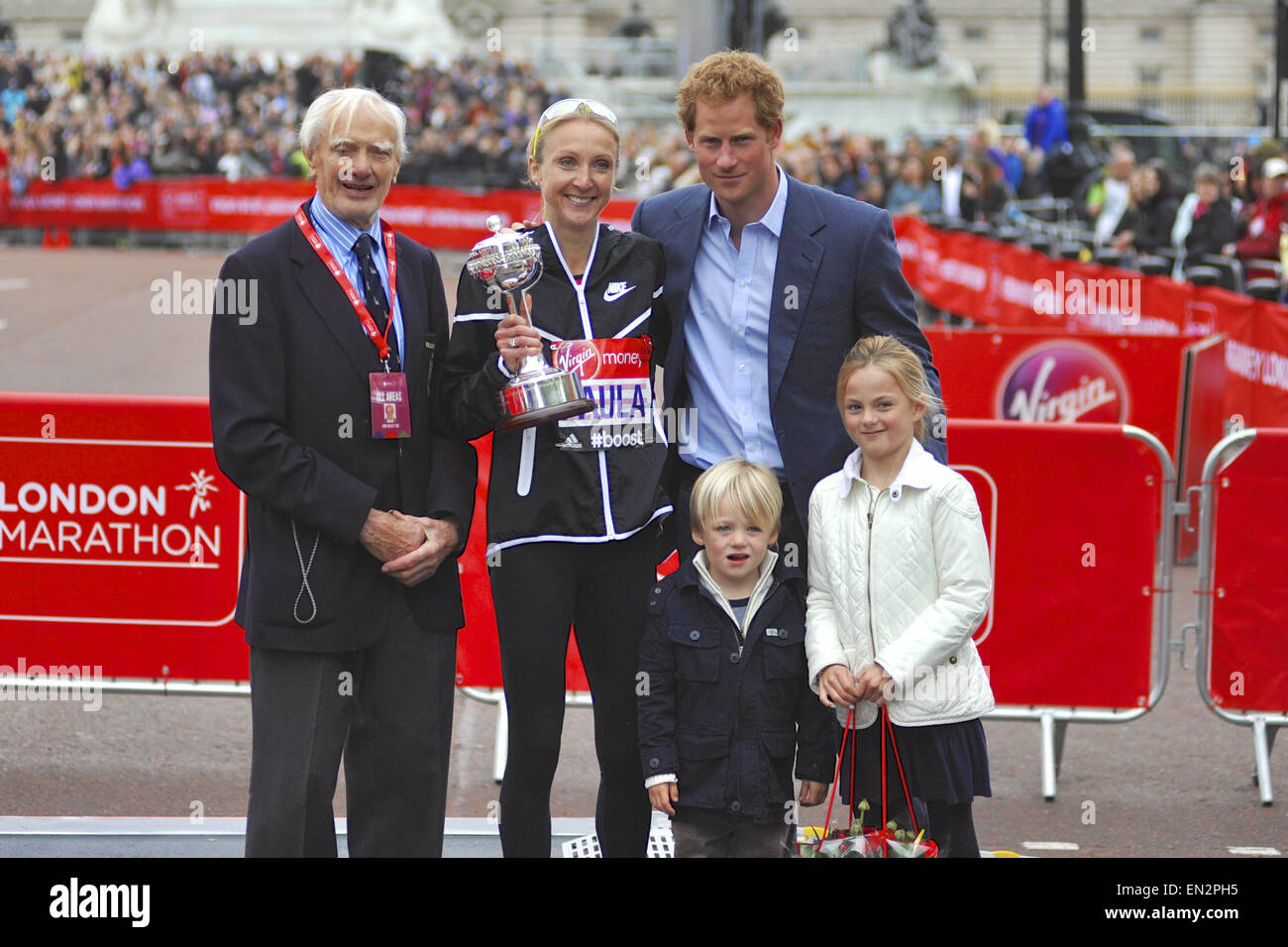 London, UK. 26th Apr, 2015. Paula Radcliffe receiving the inaugural ...