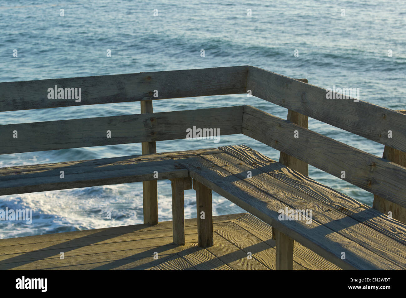 A wooden bench overlooking the Pacific Ocean Stock Photo - Alamy