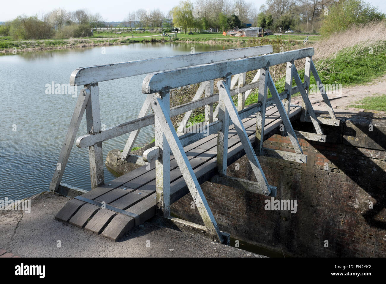 Wooden footbridge crossing the Kennet and Avon Canal at Caen Hill in ...