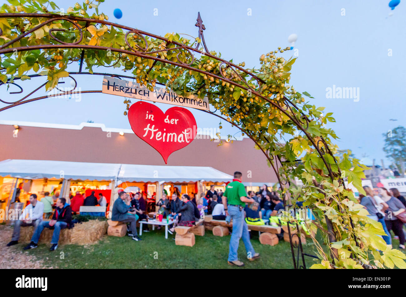 "Herzlich willkommen in der Heimat" heart-shaped sign Stock Photo - Alamy