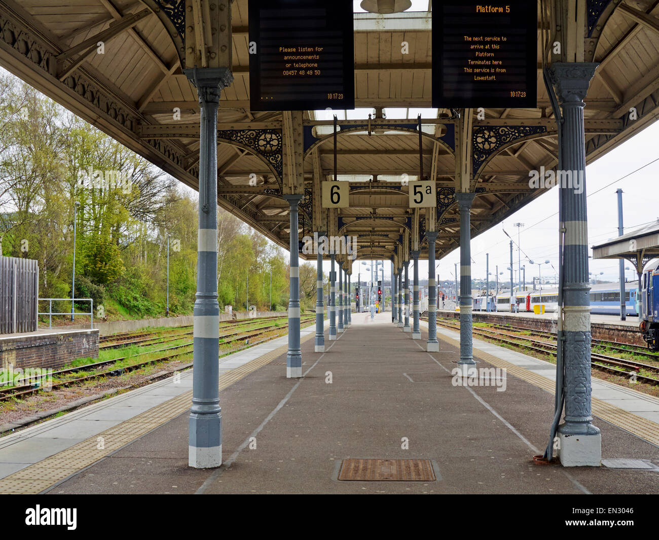 Deserted platforms at Norwich Station on a quiet Wednesday morning ...
