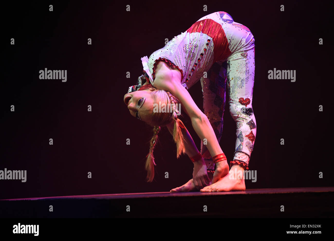 17 year old contortion artist mcknight hi-res stock photography and ...
