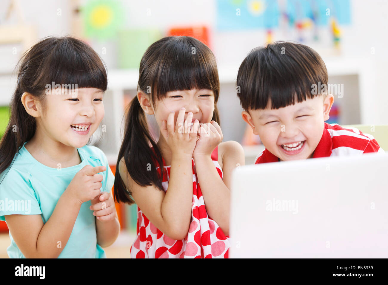 Kids watching tv classroom hi-res stock photography and images - Alamy