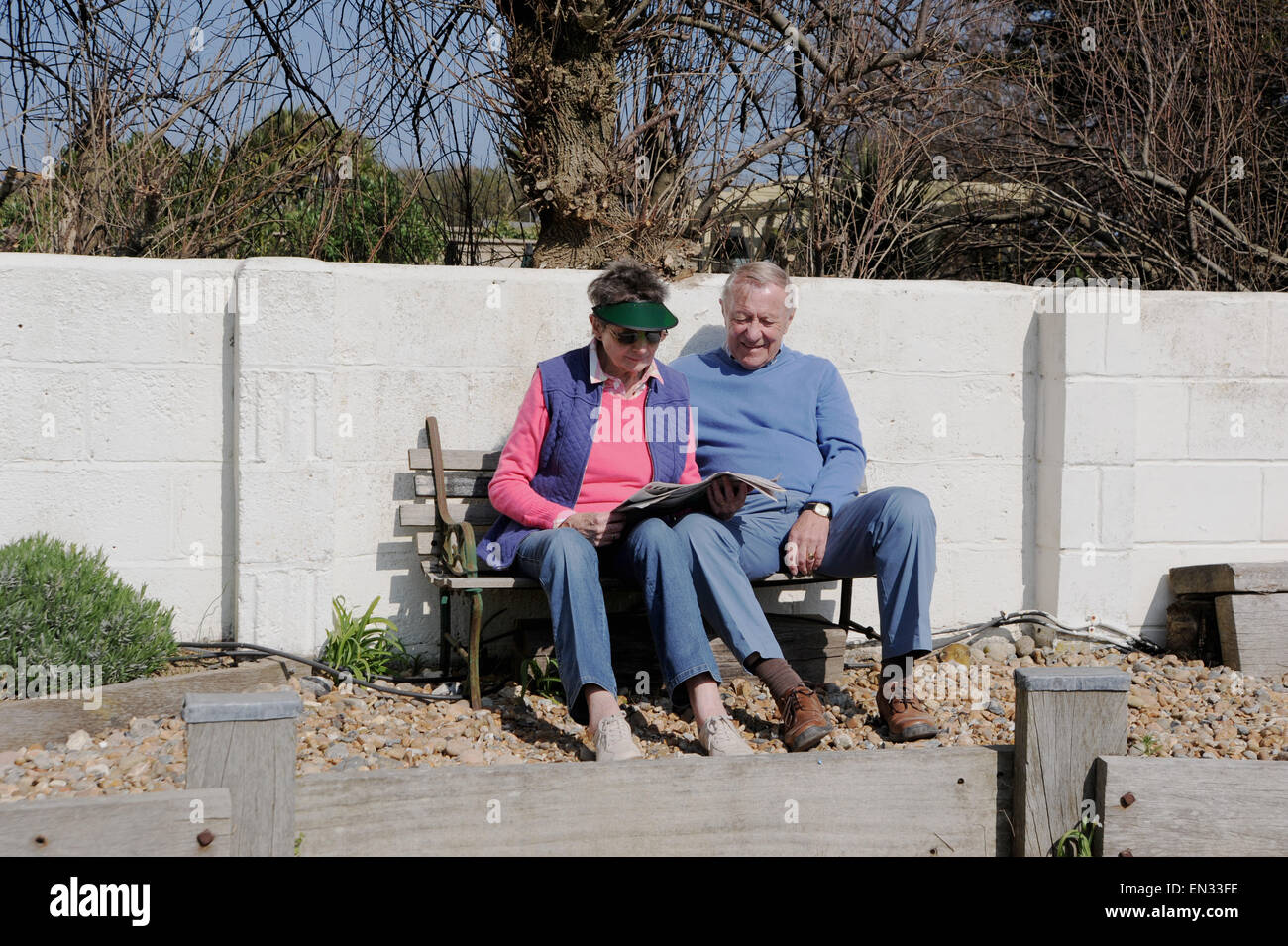 Oap reading newspaper hi-res stock photography and images - Alamy