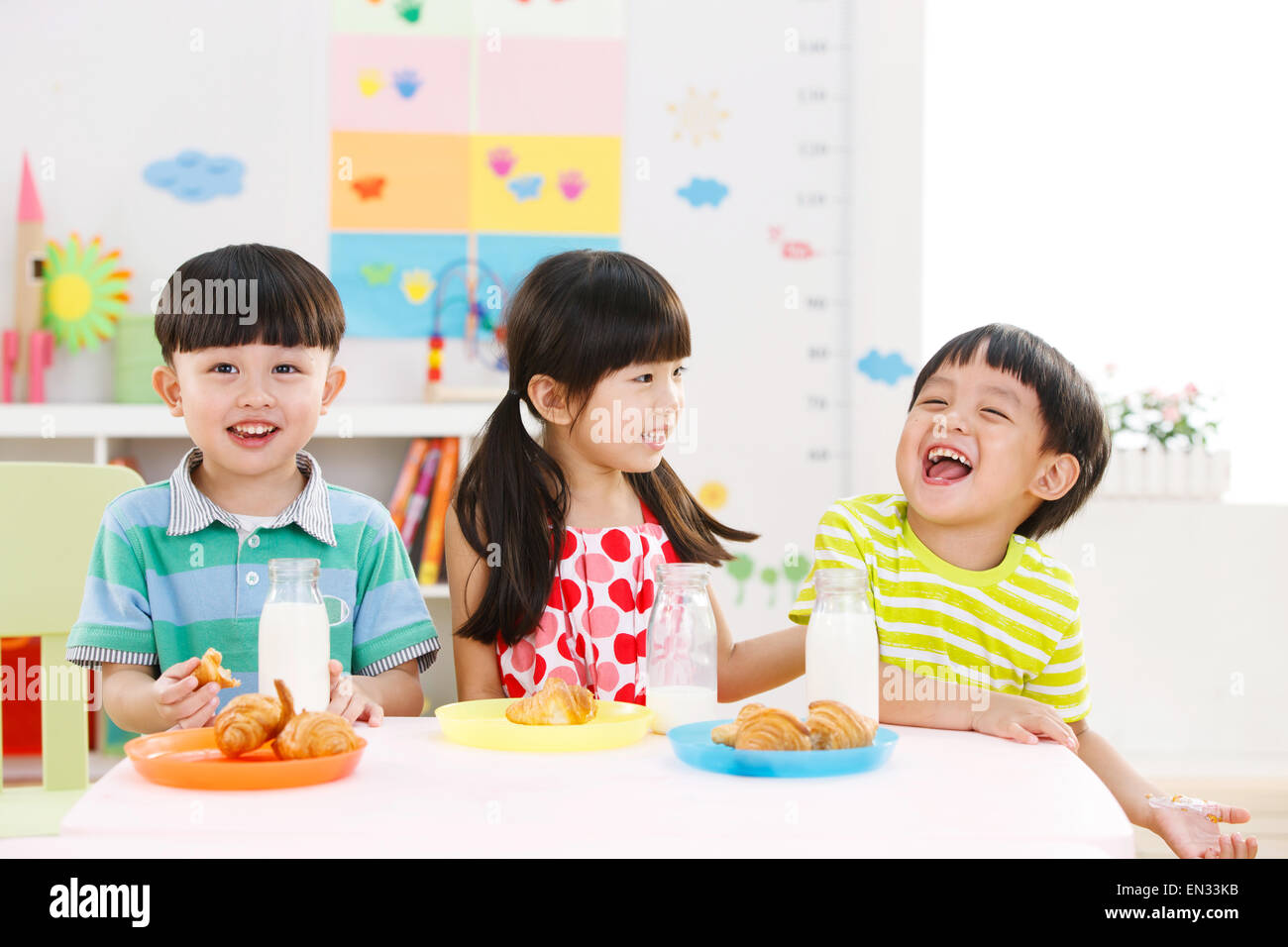 School meals hi-res stock photography and images - Alamy