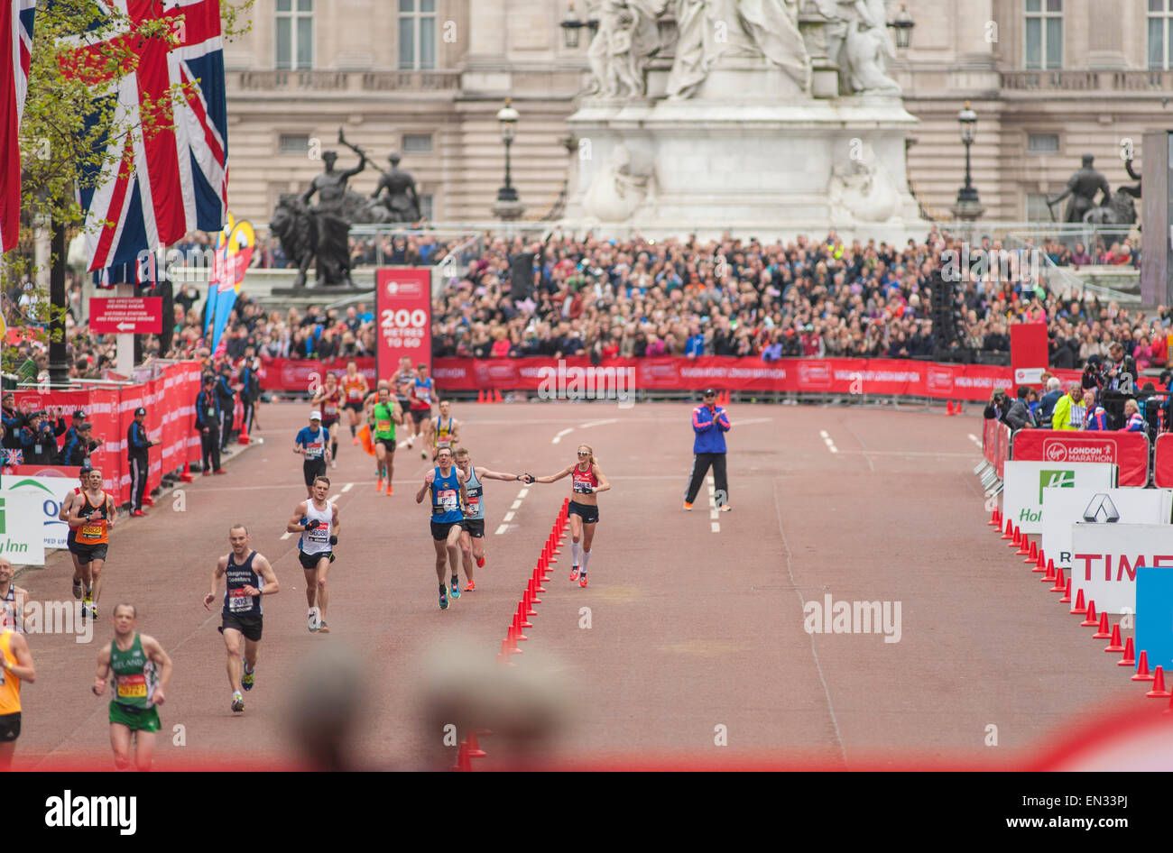 Paula Radcliffe running on The Mall as she finishes the Virgin Money ...