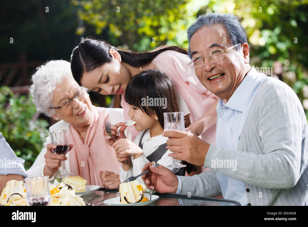 Happy families eat birthday cake in the outdoors Stock Photo - Alamy