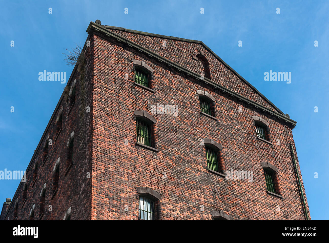 Victorian brick warehouse hi-res stock photography and images - Alamy