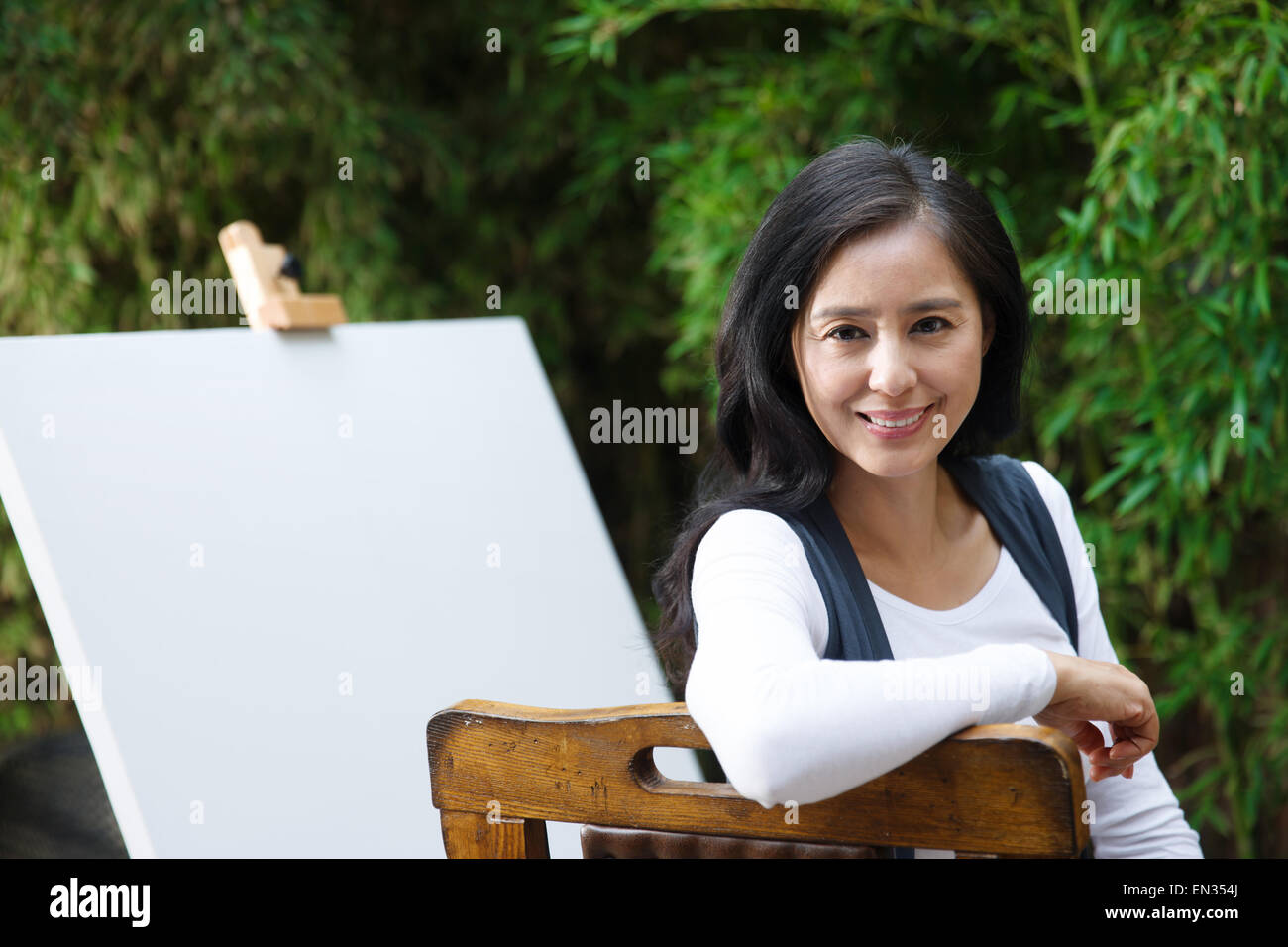 Female painter hi-res stock photography and images - Alamy